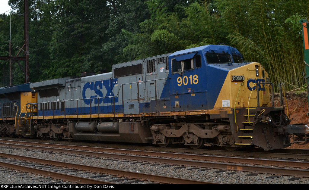 CSX CW40-9 9018 trails on Q702-14